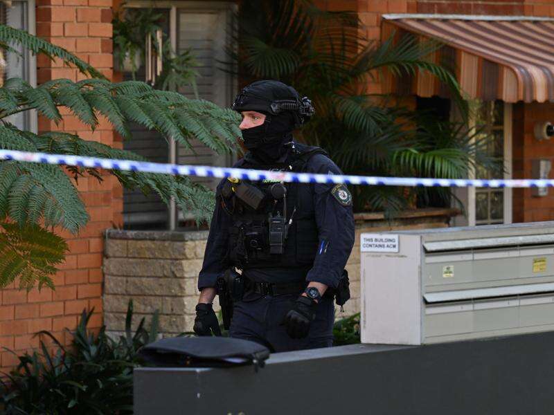 Man helping police after body found in unit car park | Cobram Courier