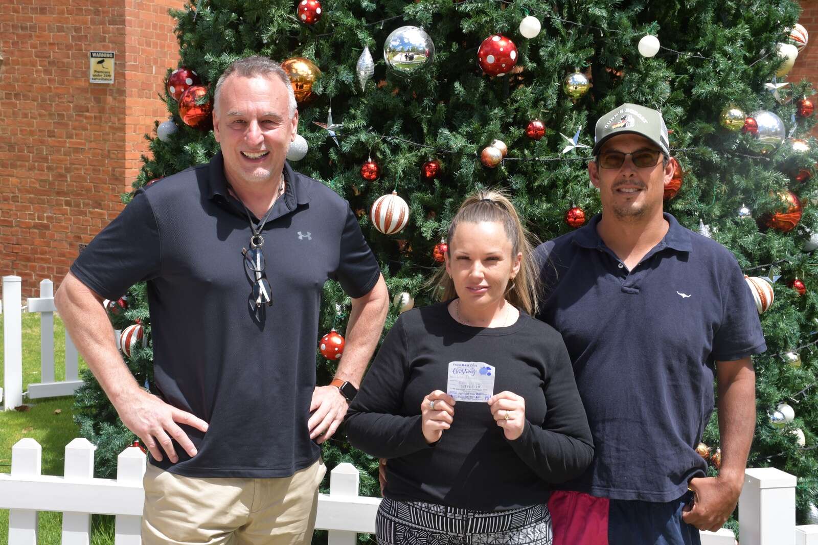 Local shoppers celebrate as $5000 Think B4 U Click winners | Corowa ...