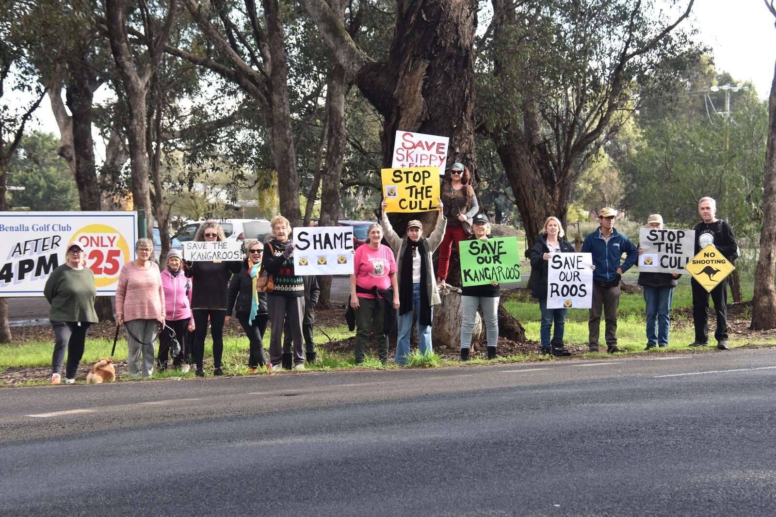 Protestors gather at Benalla Golf Course amid rumours of a kangaroo ...