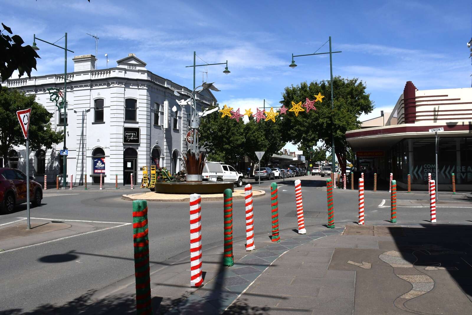 Kyabram Yarn Bombers urge return of missing Christmas display | Corowa ...