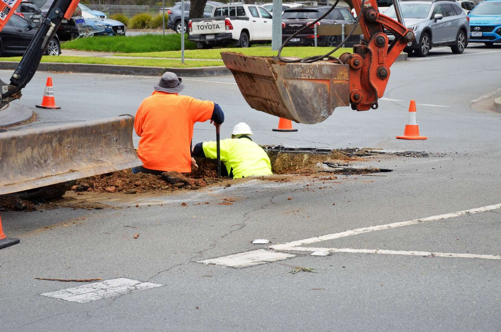 Traffic alert | Another sinkhole opens up in Shepparton | Country News