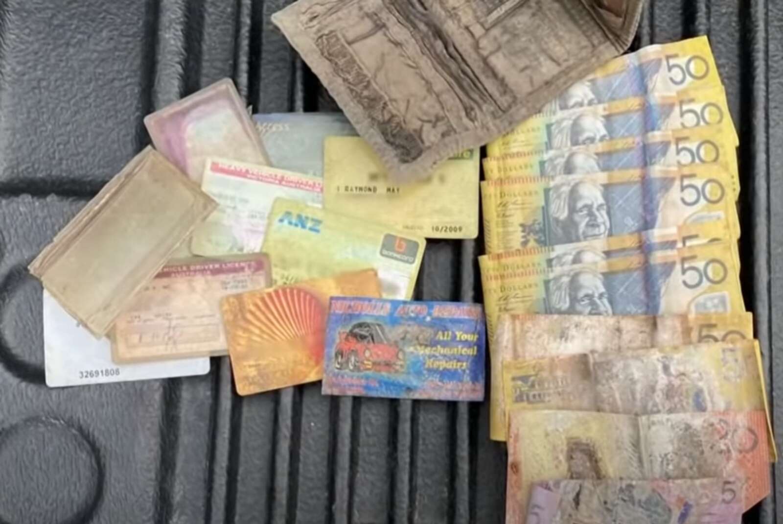 Wallet returned after 18 years! | Benalla Ensign