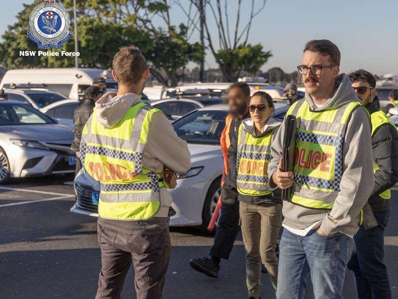 Three charged for selling fraudulent e-tags to taxis | Country News