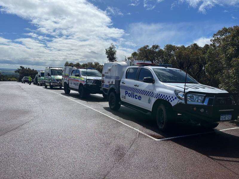 Crews battle harsh conditions to rescue four from peak | Shepparton News