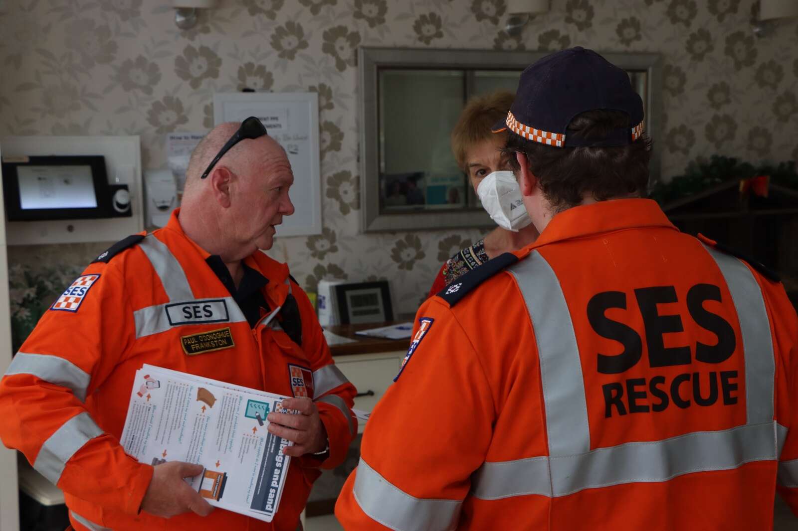 Gallery | SES workers door-knock around the clock | Riverine Herald