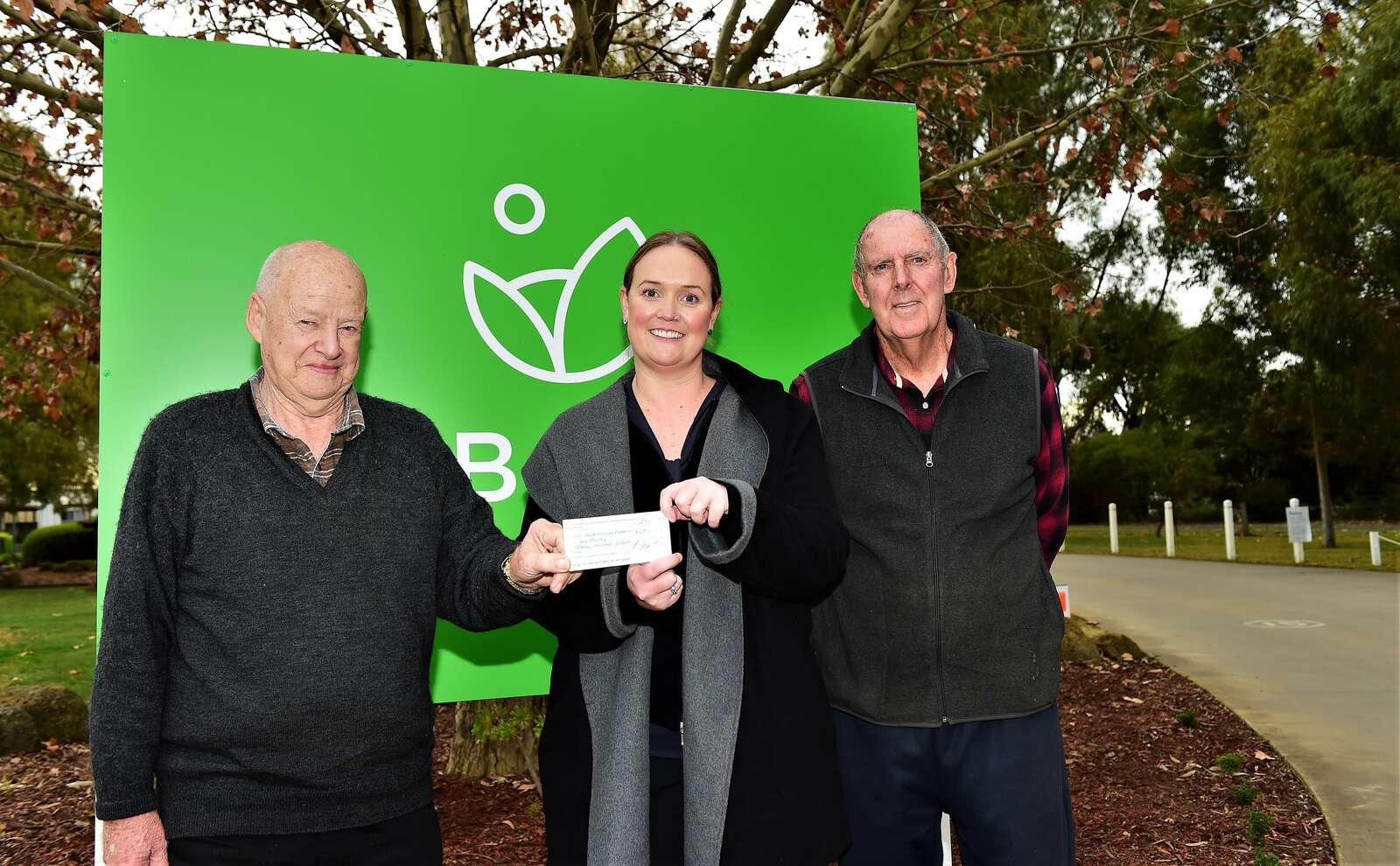 Collecting cans for cancer | Shepparton News