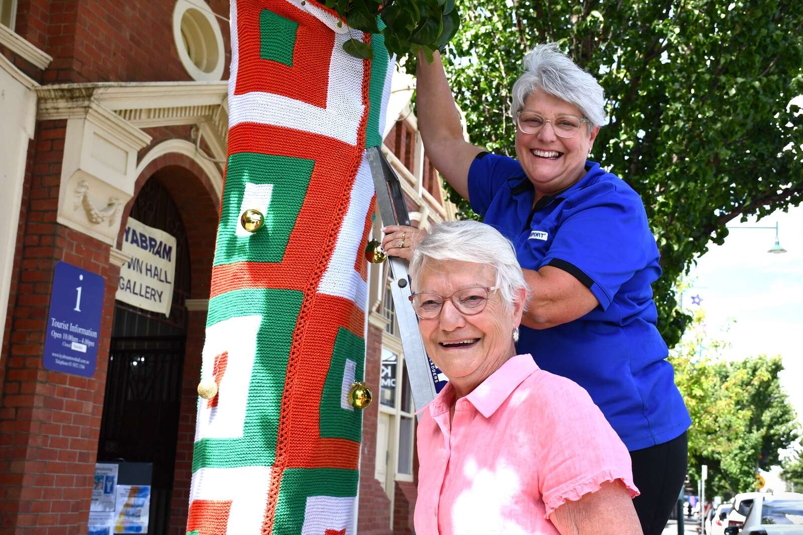Yarn bombers weave joy and colour into Kyabram's streets | Yarrawonga ...