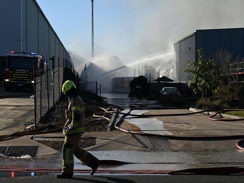 Warning as smoke lingers from chemical factory fire | Shepparton News