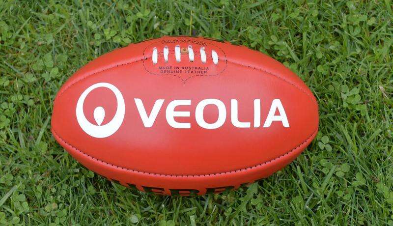Centre-half back kicks eight | Riverine Herald