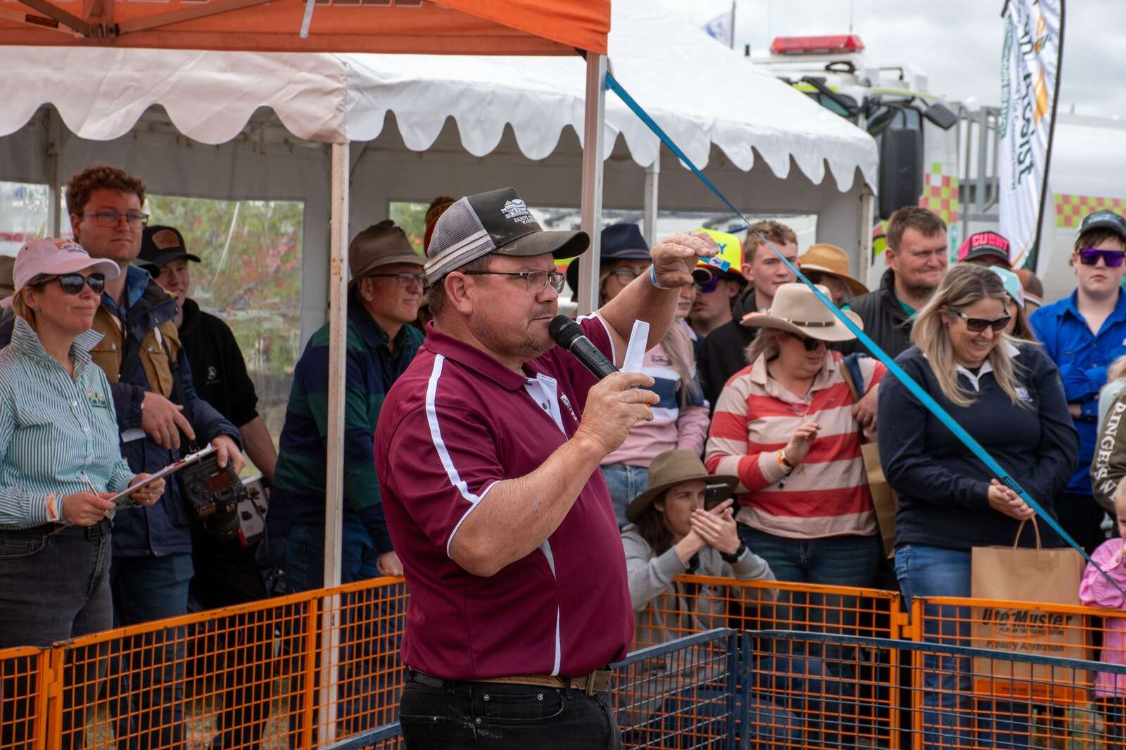 Racing Pigs Bring Laughter and Support to the Deni Ute Muster | Dairy ...