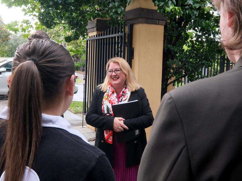 Victorian school graduates get final marks | Country News