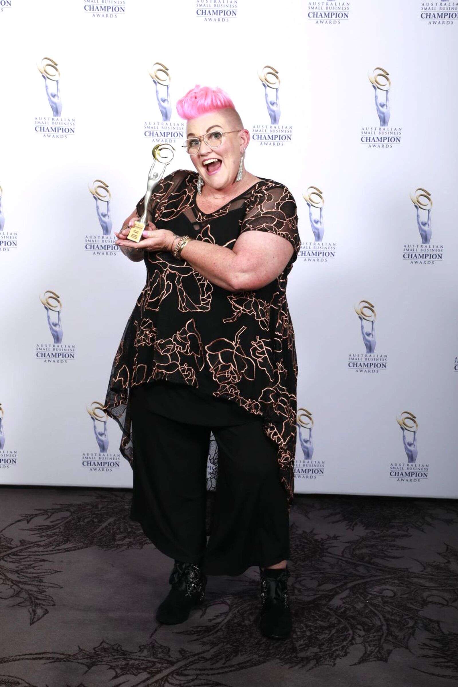 Noonan dazzles at small biz awards | Southern Riverina News