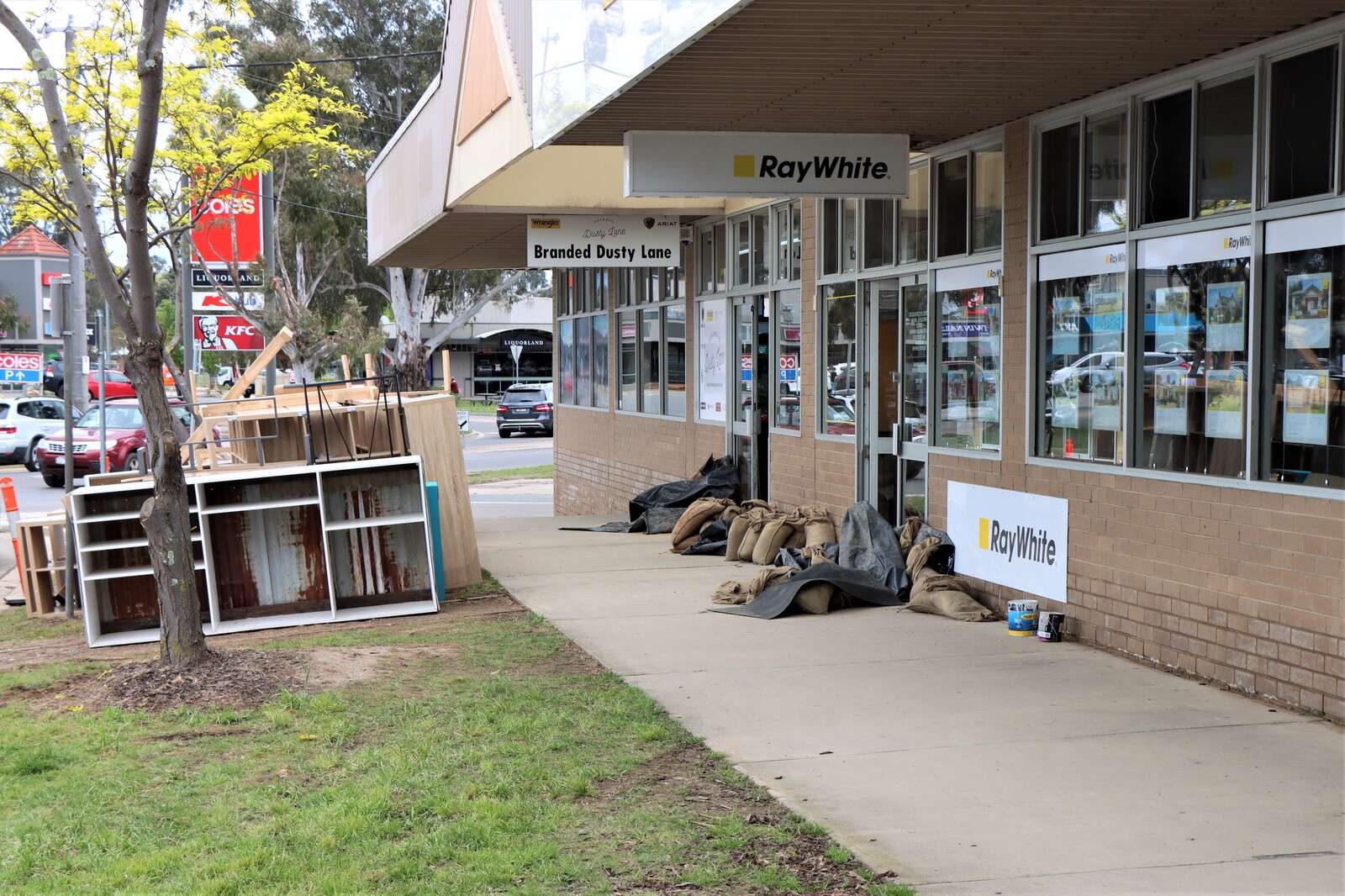 Flood clean-up united Seymour | Seymour Telegraph