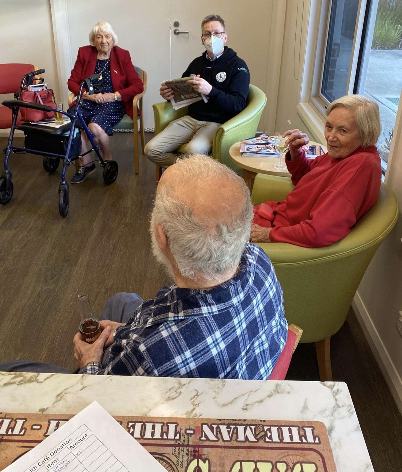 Aged care residents get the inside scoop on Euroa Magpies | Shepparton News