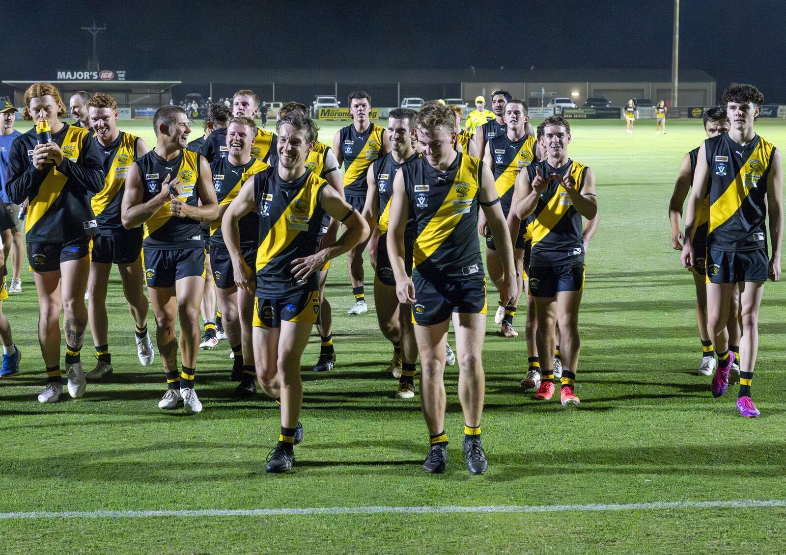 Tigers tame Magpies under Friday night lights | Shepparton News