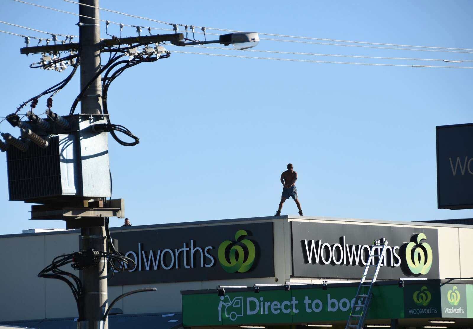 Man taken into custody following Woolworths stand-off | Cobram Courier