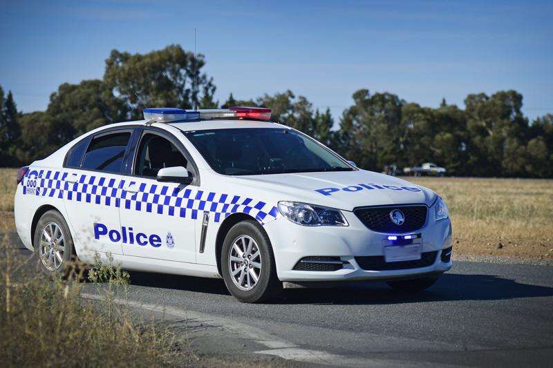 Echuca police chase wanted man into Murray River | Campaspe News