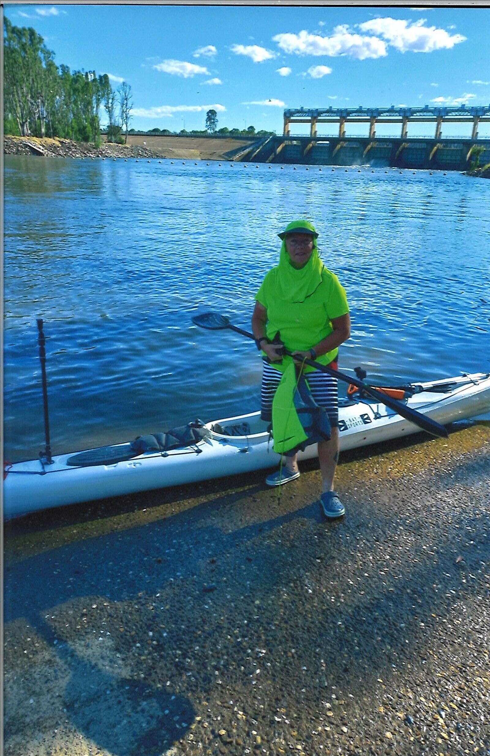 Glynis kayaks for cancer | Shepparton News