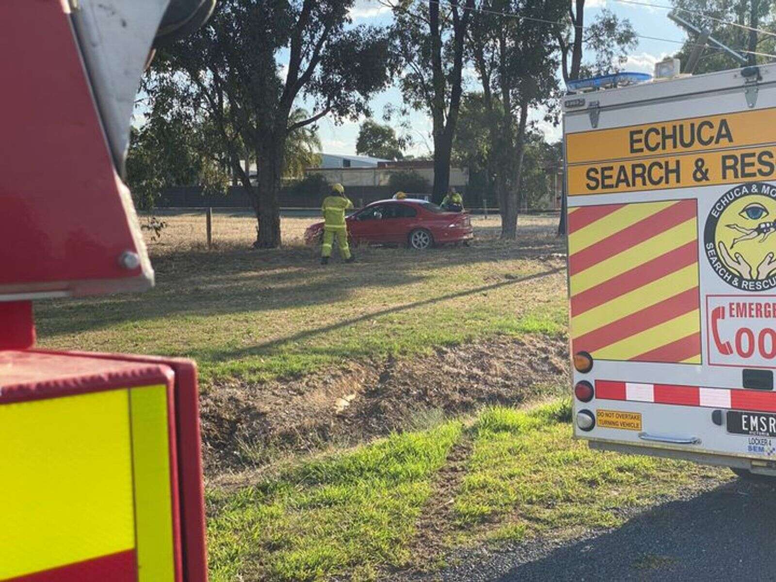 Vehicle veers off road | Riverine Herald