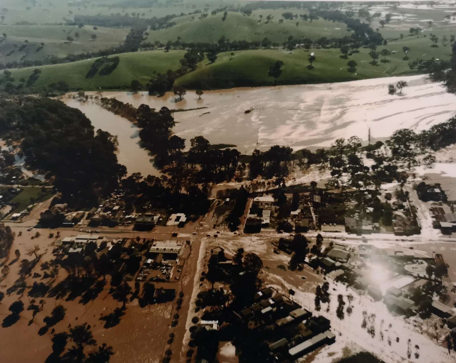 Former soldier leapt into the floodwaters of ’74 to save a child ...