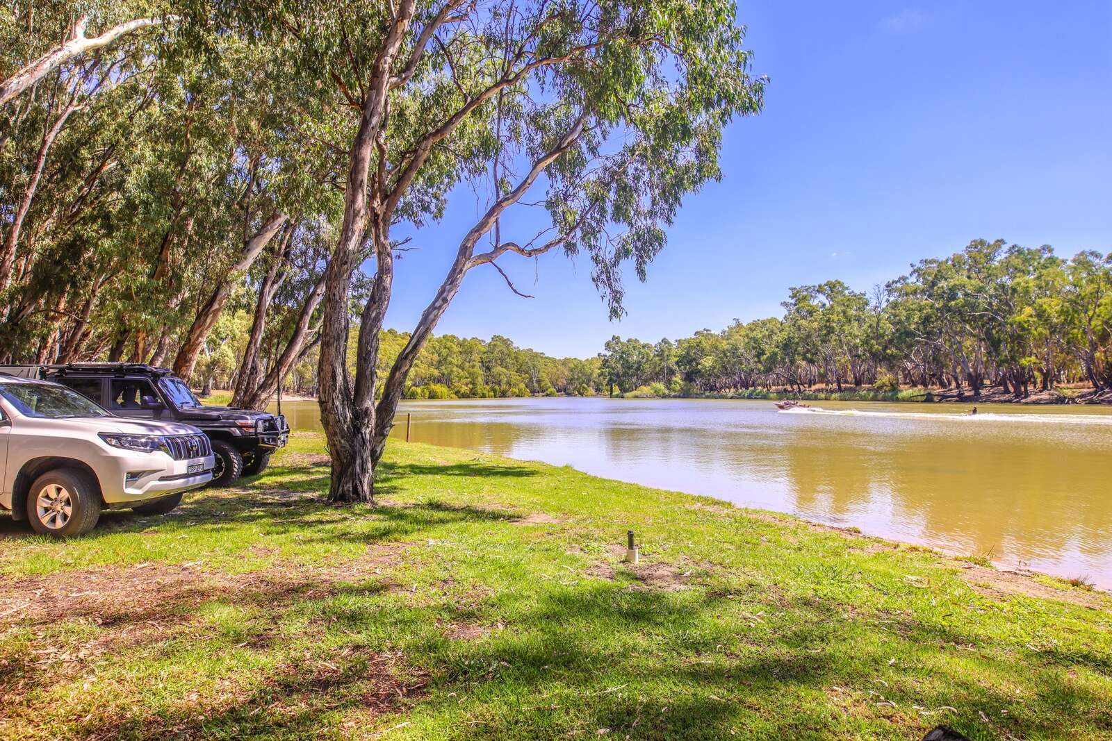 BEACH & BUSHLAND ON THE EDWARD RIVER | Riverine Herald