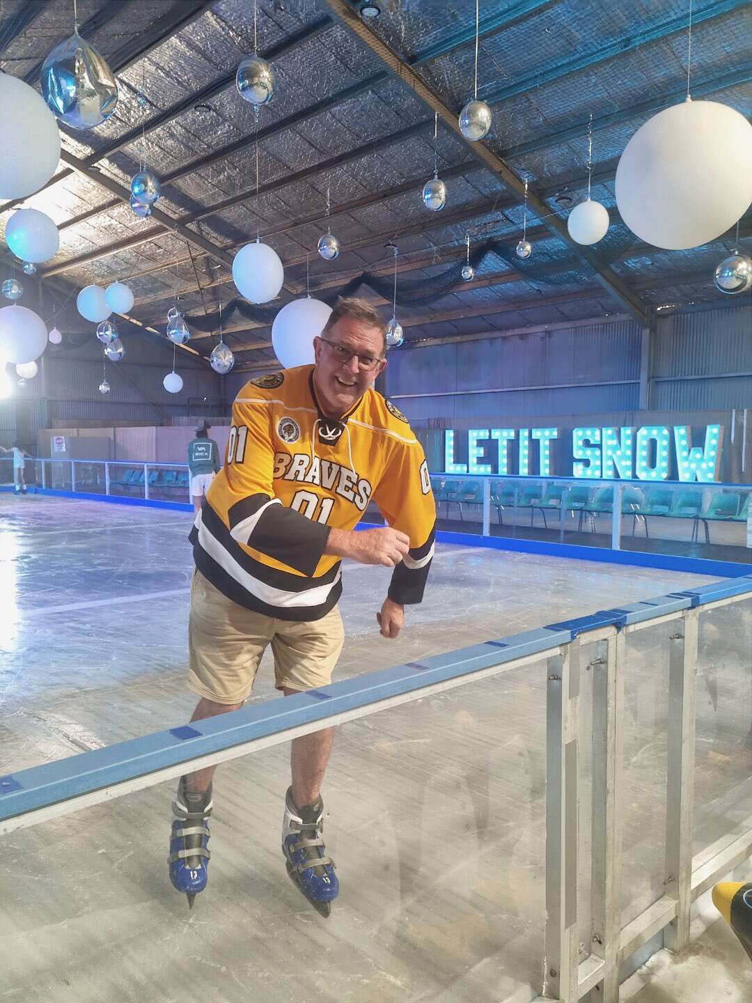 Ice rink popular with locals and visitors | Southern Riverina News