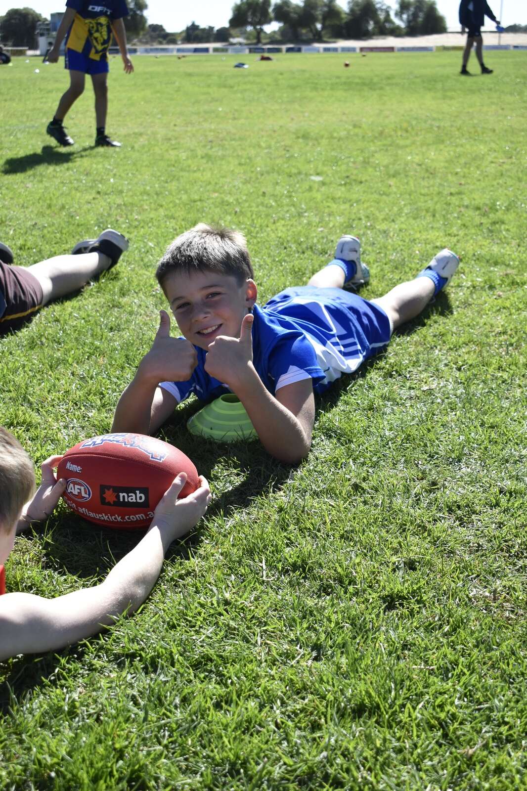 Thumbs up for footy clinic | Deniliquin Pastoral Times