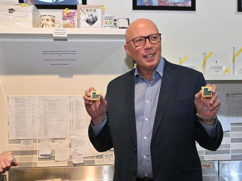 Dutton shows sweeter side in chocolate shop stop | Shepparton News