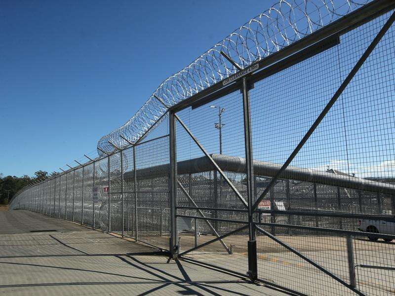 More prison for inmate who attacked guard with racquet | Shepparton News