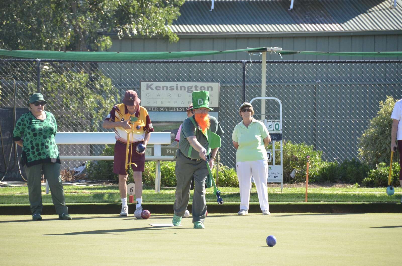 Bowls club raises ‘pot of gold’ for FoodShare | Shepparton News