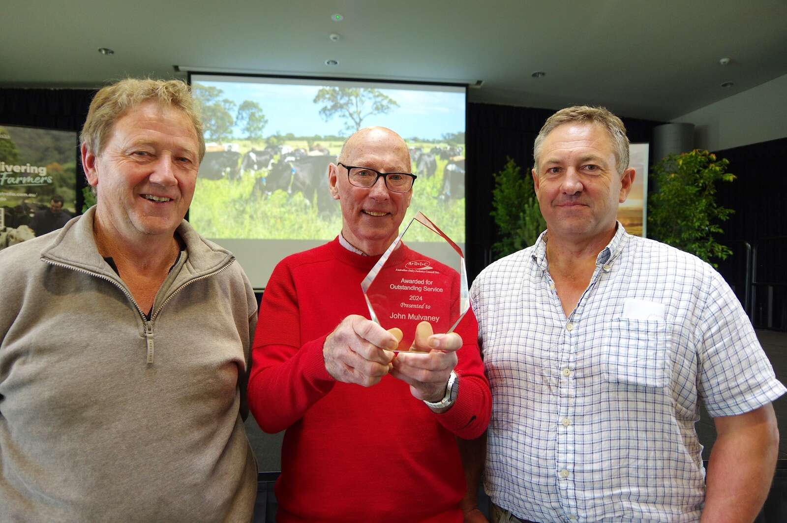 Dairy trailblazer honoured | Country News