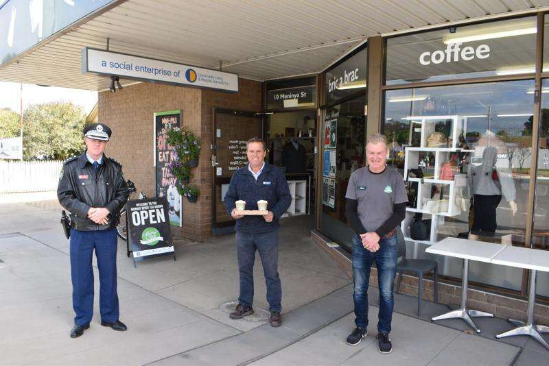 Echuca-Moama Kiwanis donate coffee to border police | Riverine Herald