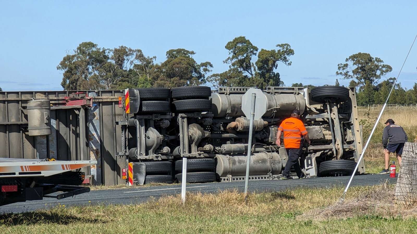 Truck rollover in Mooroopna North | Dairy News Australia