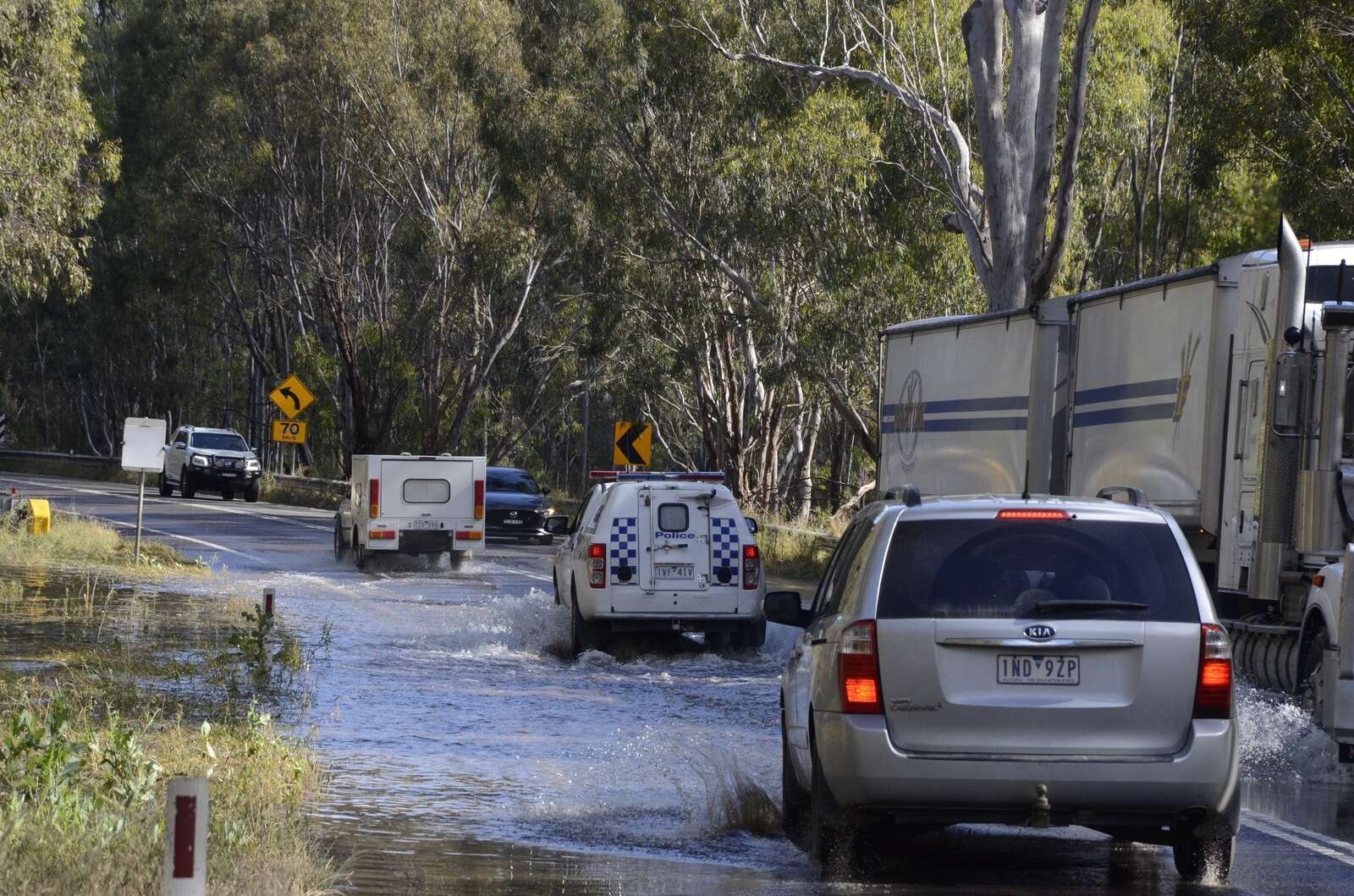 Flooding creates traffic chaos and road closures | Cobram Courier