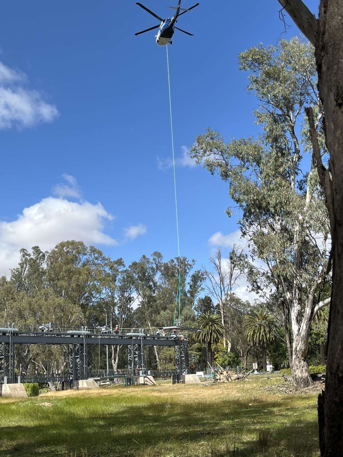 Black Hawk aids weir upgrade | Benalla Ensign