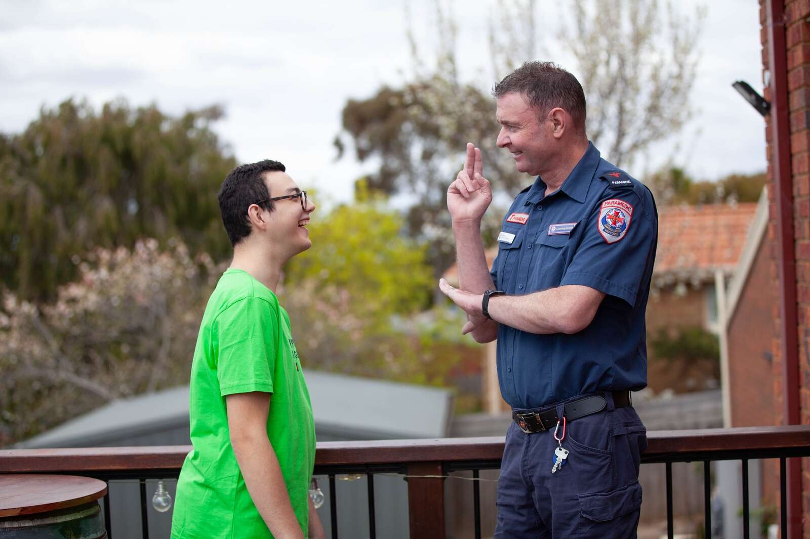 Paramedics sign up to new Auslan training | Dairy News Australia