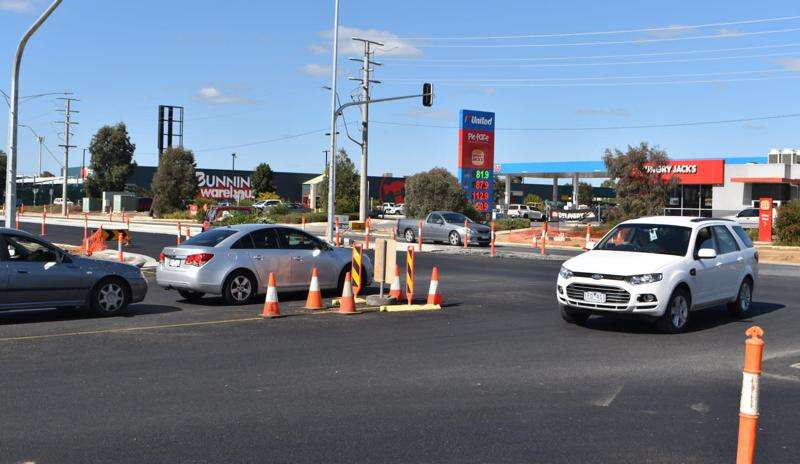 Traffic lights go up at Sturt street intersection | Shepparton News