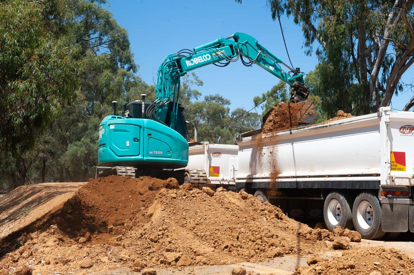Work under way to remove temporary levee in Echuca’s east | Shepparton News