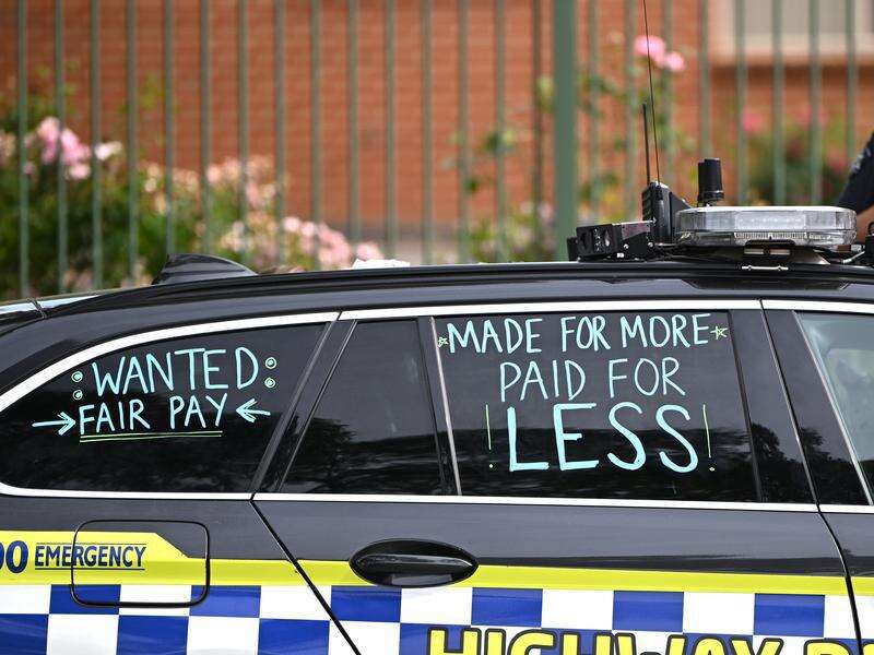 Police end industrial action but pay dispute continues | Country News