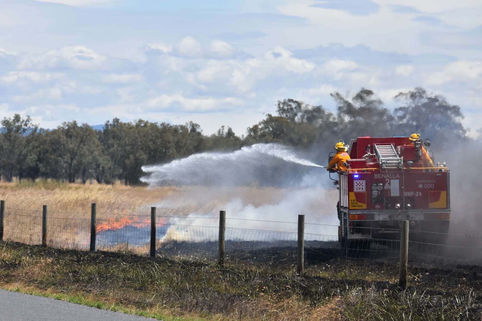 Grass fire burns on Old Thoona Rd | Seymour Telegraph