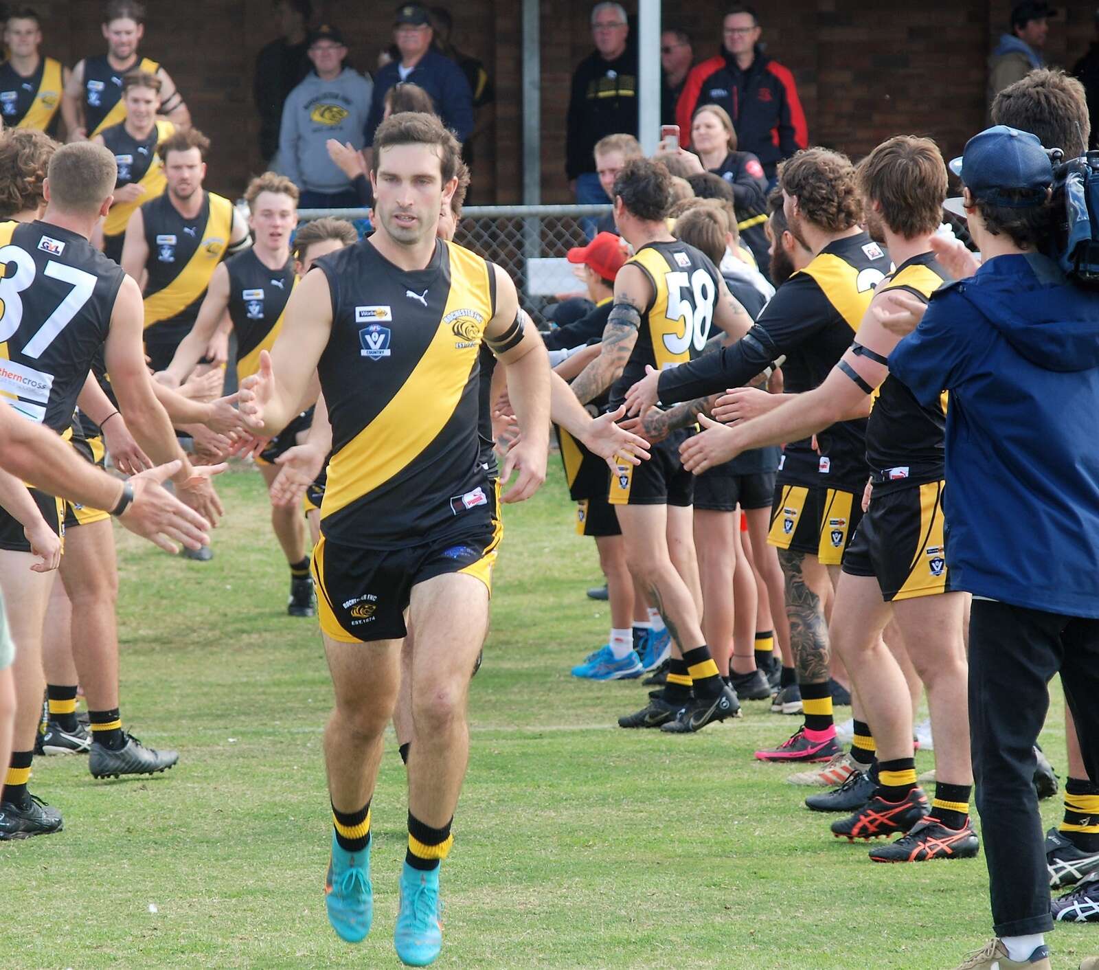 First-half fight before Bombers take over | Shepparton News