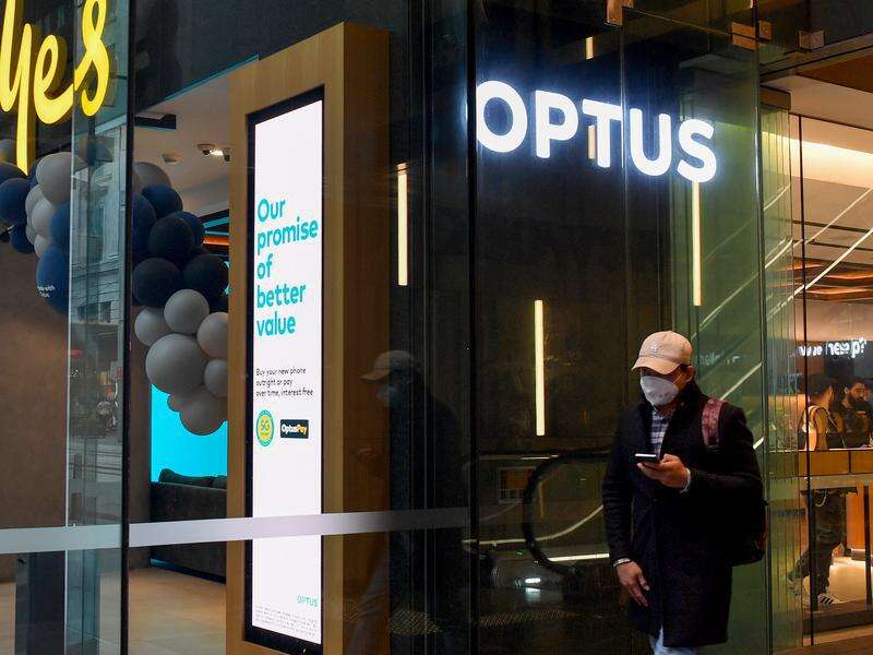 Optus not forthcoming on breach: minister | Country News