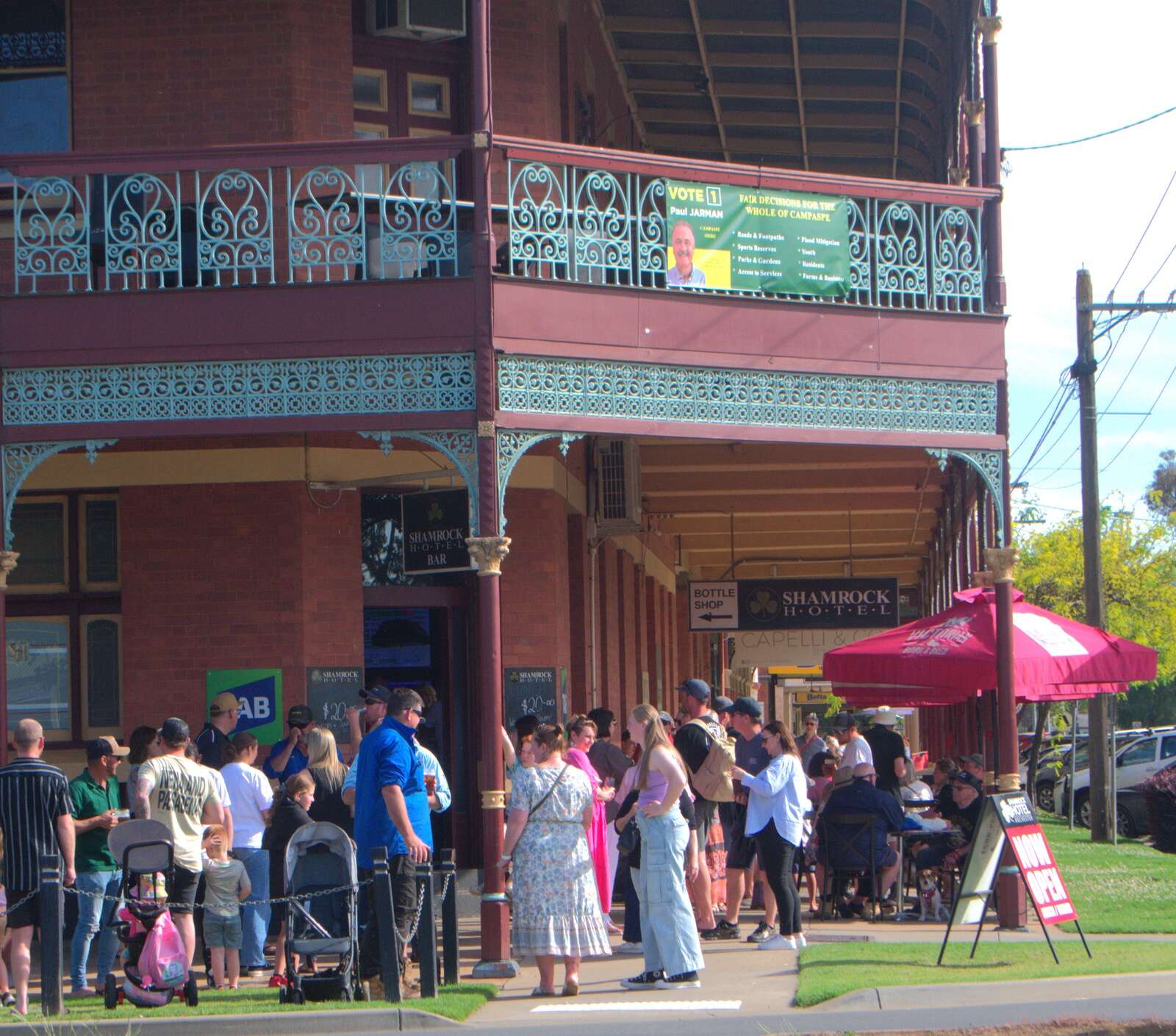 Rochy sip’s back and enjoys the sounds | Campaspe News