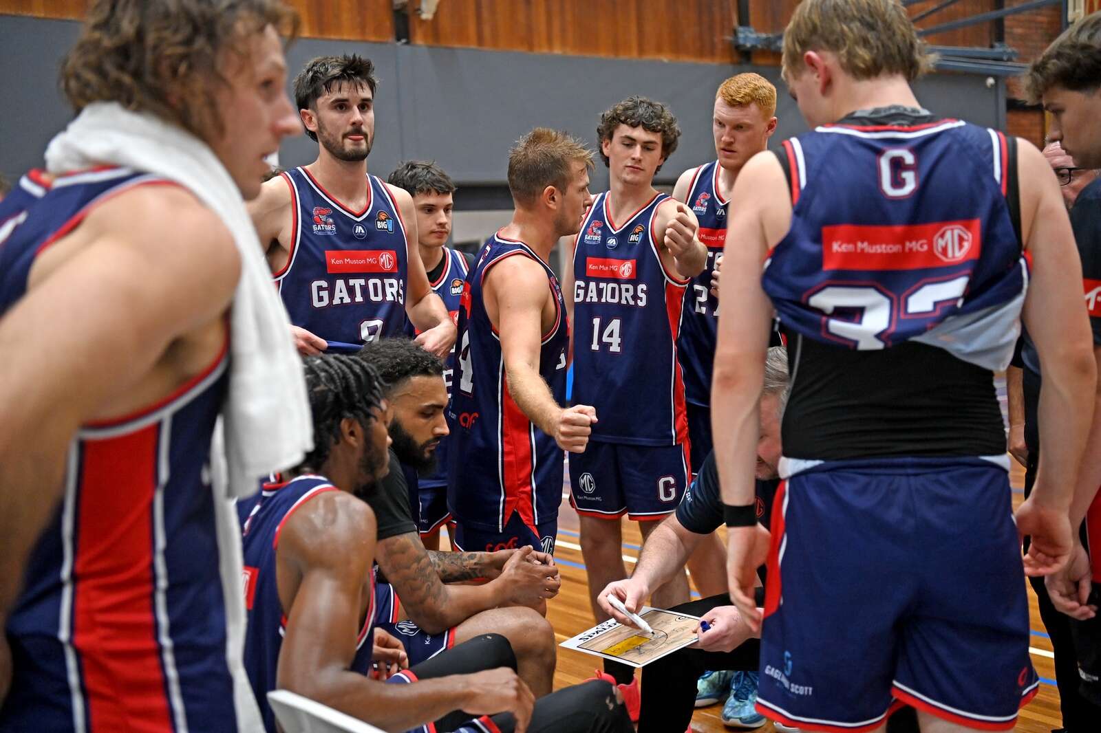 Gallery: Underdog Gators come out swinging | Shepparton News