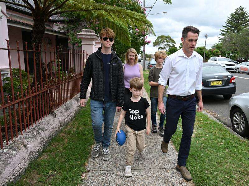 Minns brunches with family as NSW Liberals soul search | Kyabram Free Press