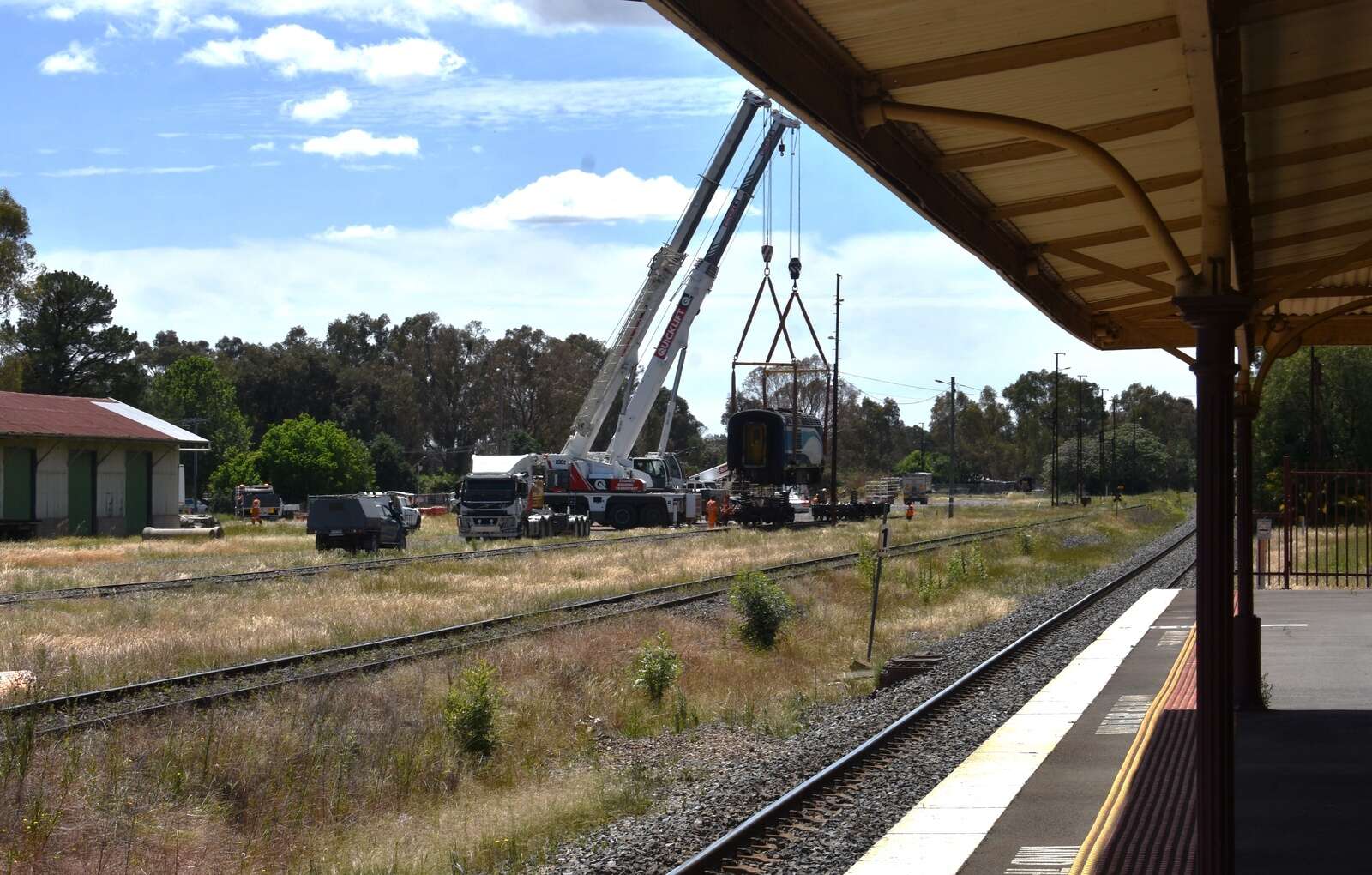 Train breakdown leads to rare wheel repair operation | Benalla Ensign