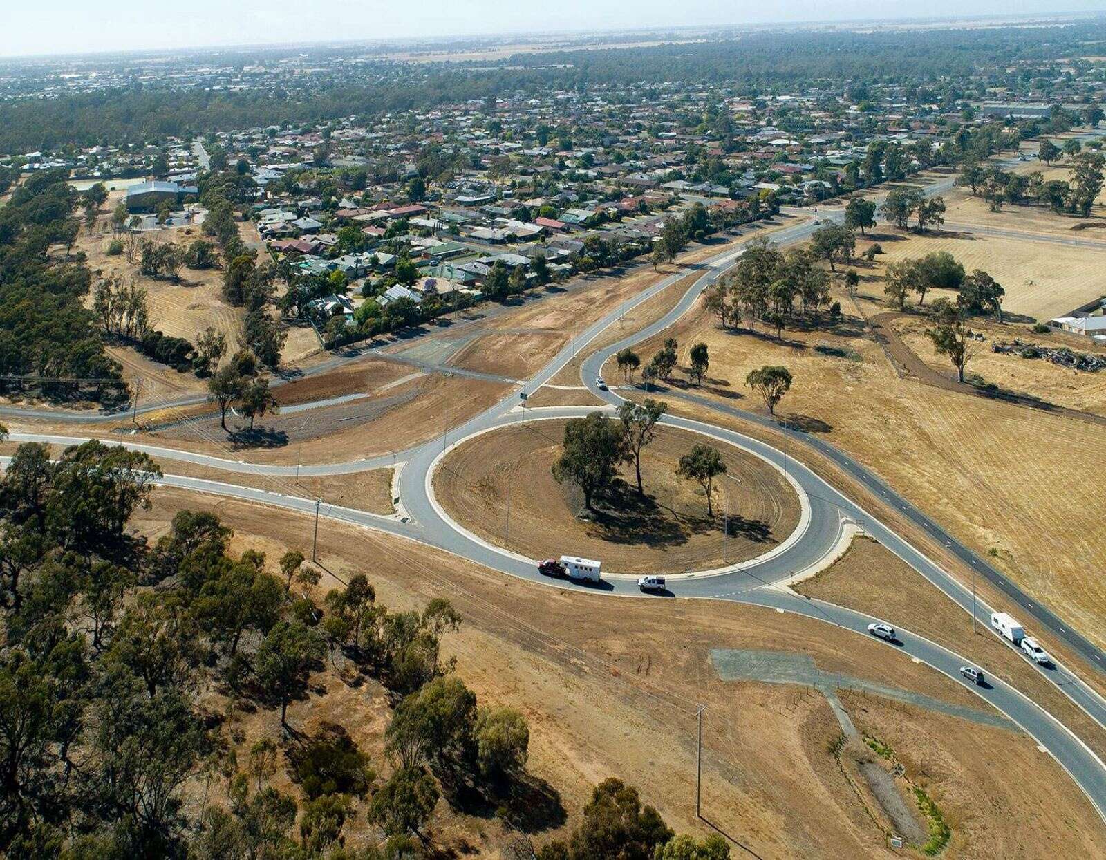 Street light downed at Murray Valley Hwy and Warren St roundabout ...