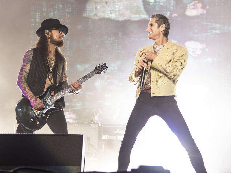 Singer Farrell apologises after onstage row ends tour | Seymour Telegraph