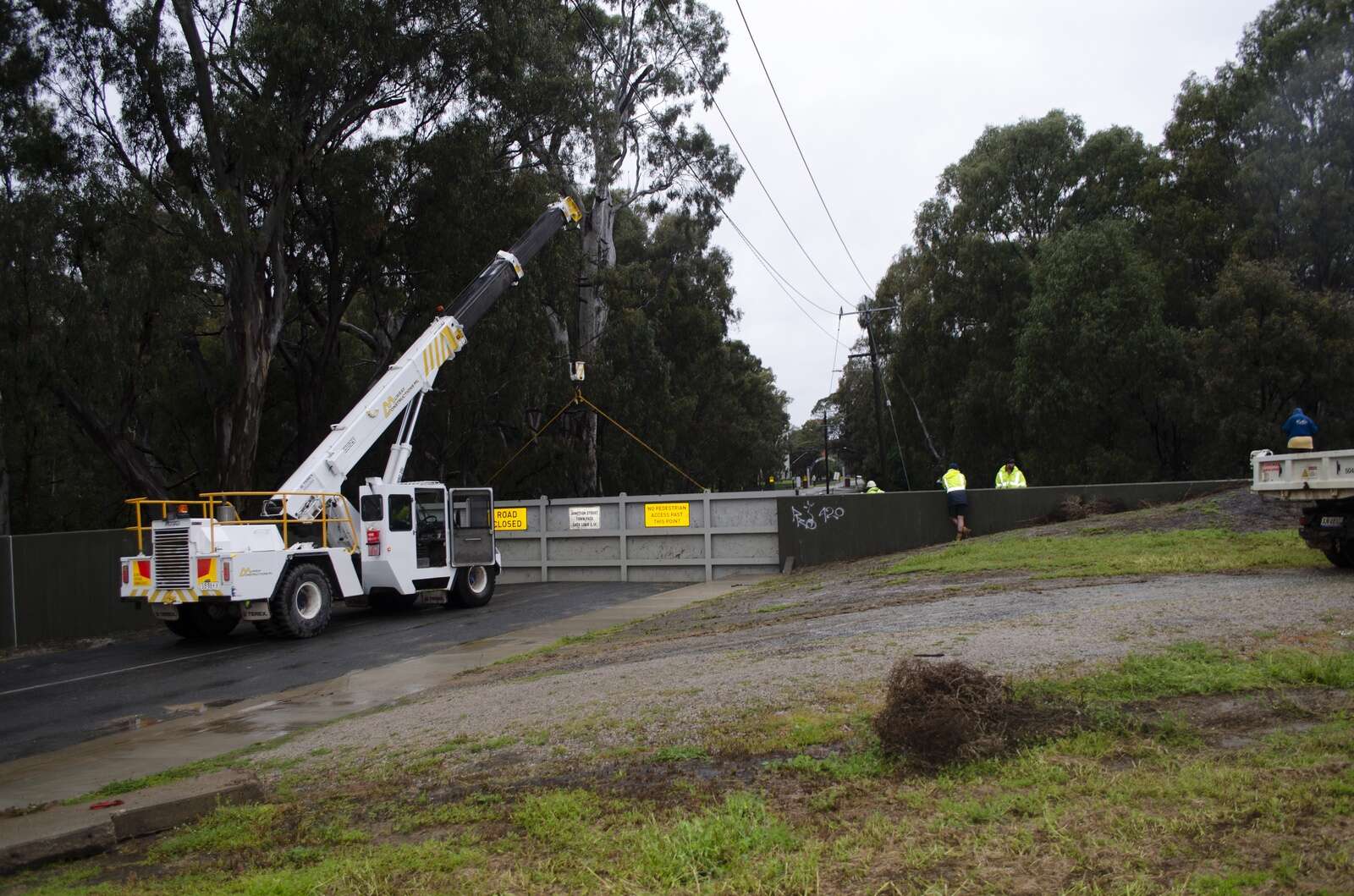 Flood gates installed | Shepparton News