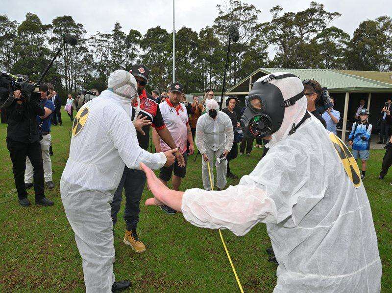 Cosplayers and chaos for disrupted Dutton campaign | Shepparton News
